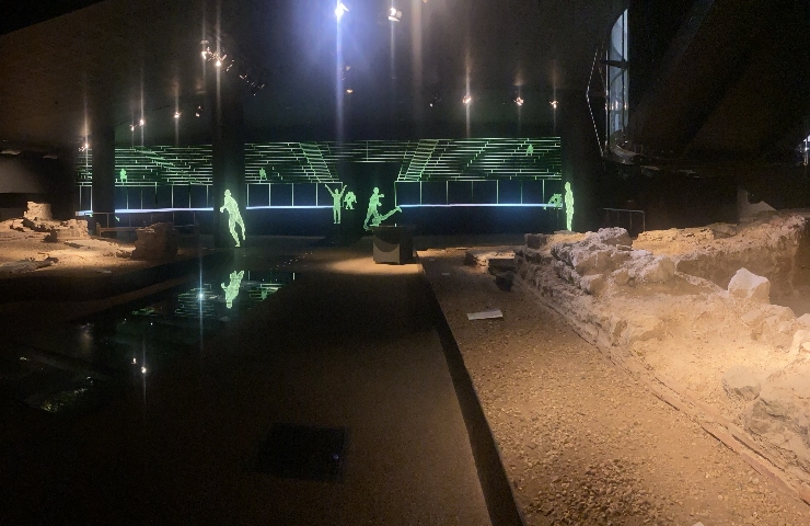 London's Roman Amphitheatre, Guildhall