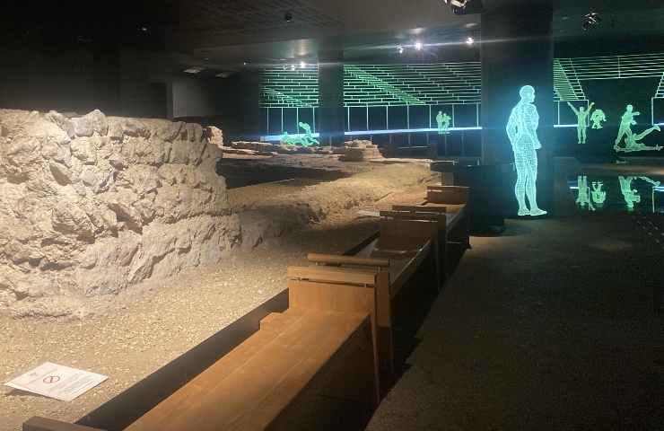 London's Roman Amphitheatre, Guildhall