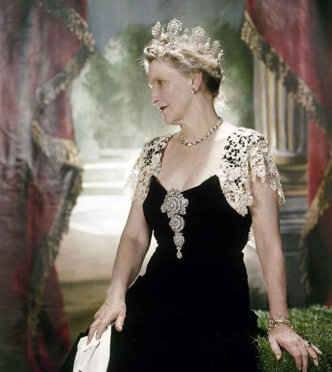 Nancy Astor - Historic UK