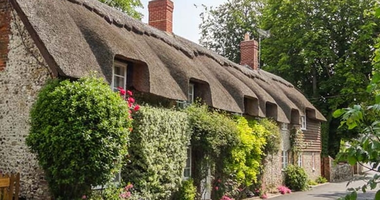 Holiday Cottages with Thatched Roofs - Historic UK